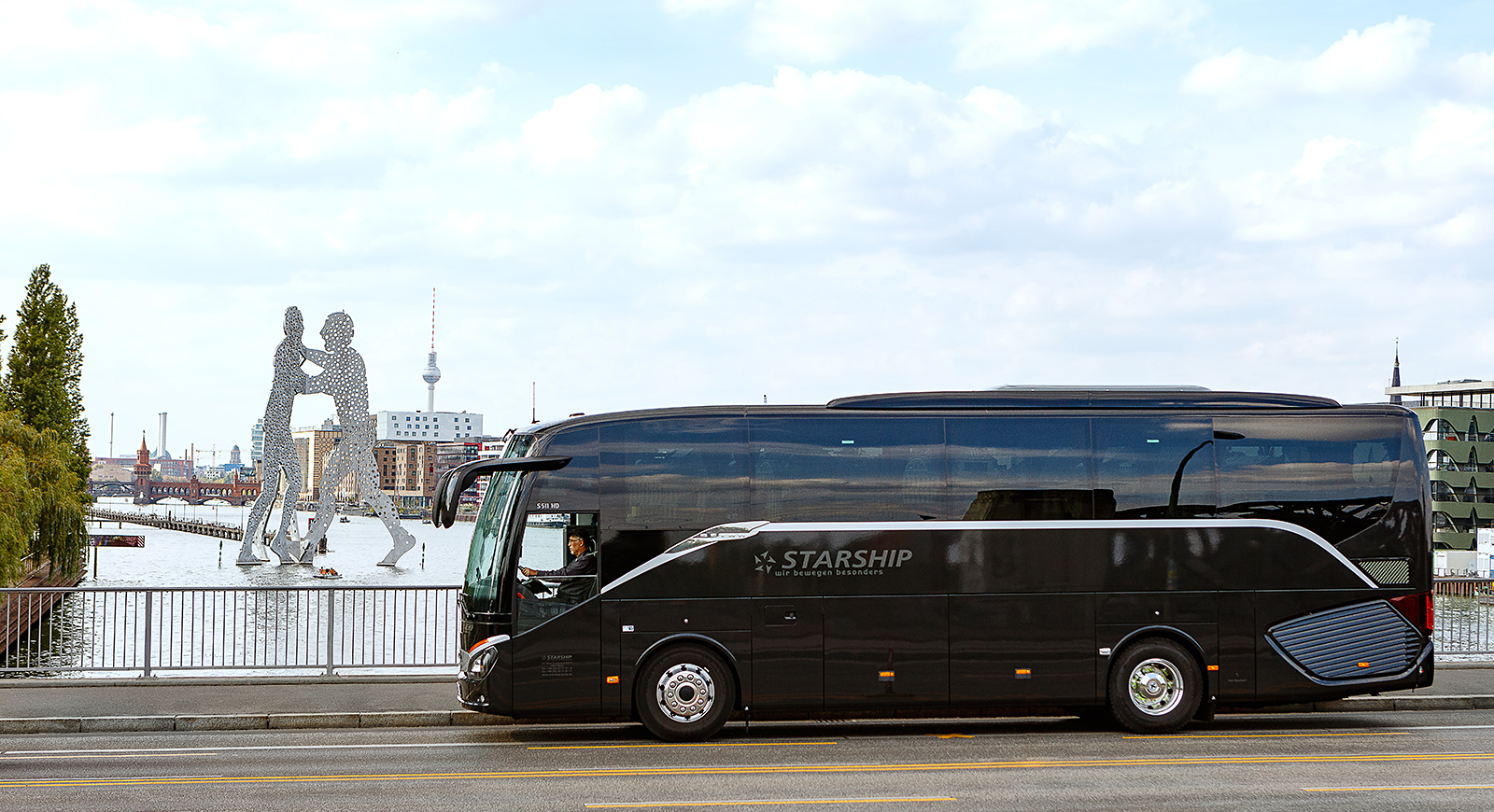 Starship | Unsere besonderen Leistungen im Überblick | VIP Bus mieten